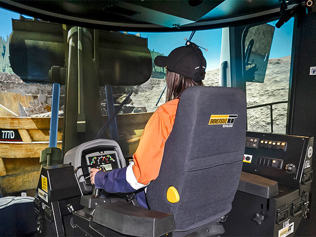 Immersive Technologies - Simulator for Cat 992K, 994H Wheel Loaders